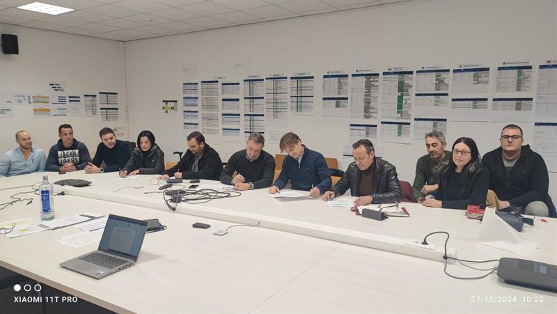 Economía/Motor.- (AMP) Ford Almussafes firma el acuerdo para aplicar el ...