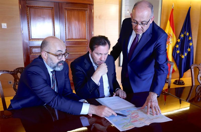 Economía/Transportes.- El Gobierno ejecuta 2.900 millones de euros de ...